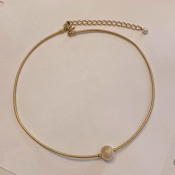 Avon | Jewelry | Avon Memory Type Necklace Gold Tone Faux Pearl W ...